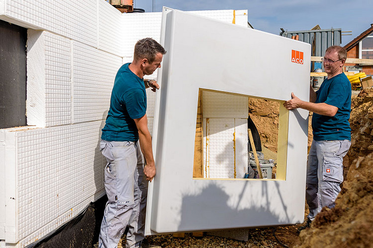 Lichtschachtmontage auf Dämmung einfach gemacht mit Montageplatten