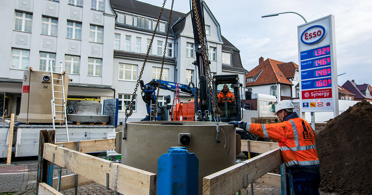 ACO Polymerbetonabscheider bei Esso Tankstelle, Rendsburg